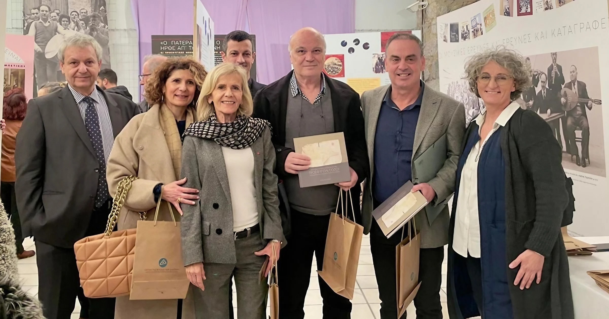 Στην έκθεση «ΣΗΚΩ ΨΥΧΗ ΜΟΥ» παραβρέθηκε η Γιώτα Πούλου 6/03/2024 ...